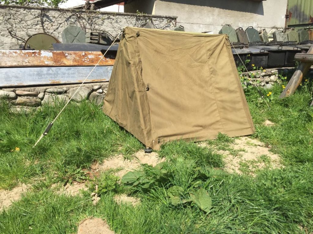 Cort militar pentru copii - echipamente militare